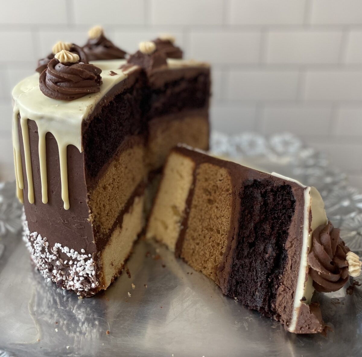 Ombre Layer Cake - Chocolate, Vanilla & Coffee - Treks & Bites ®️